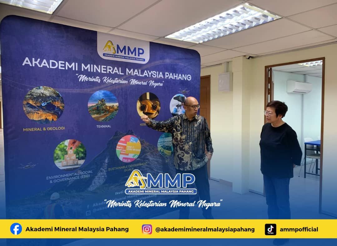 Kunjungan kerja oleh Monument Mining Limited ke Akademi Mineral ...